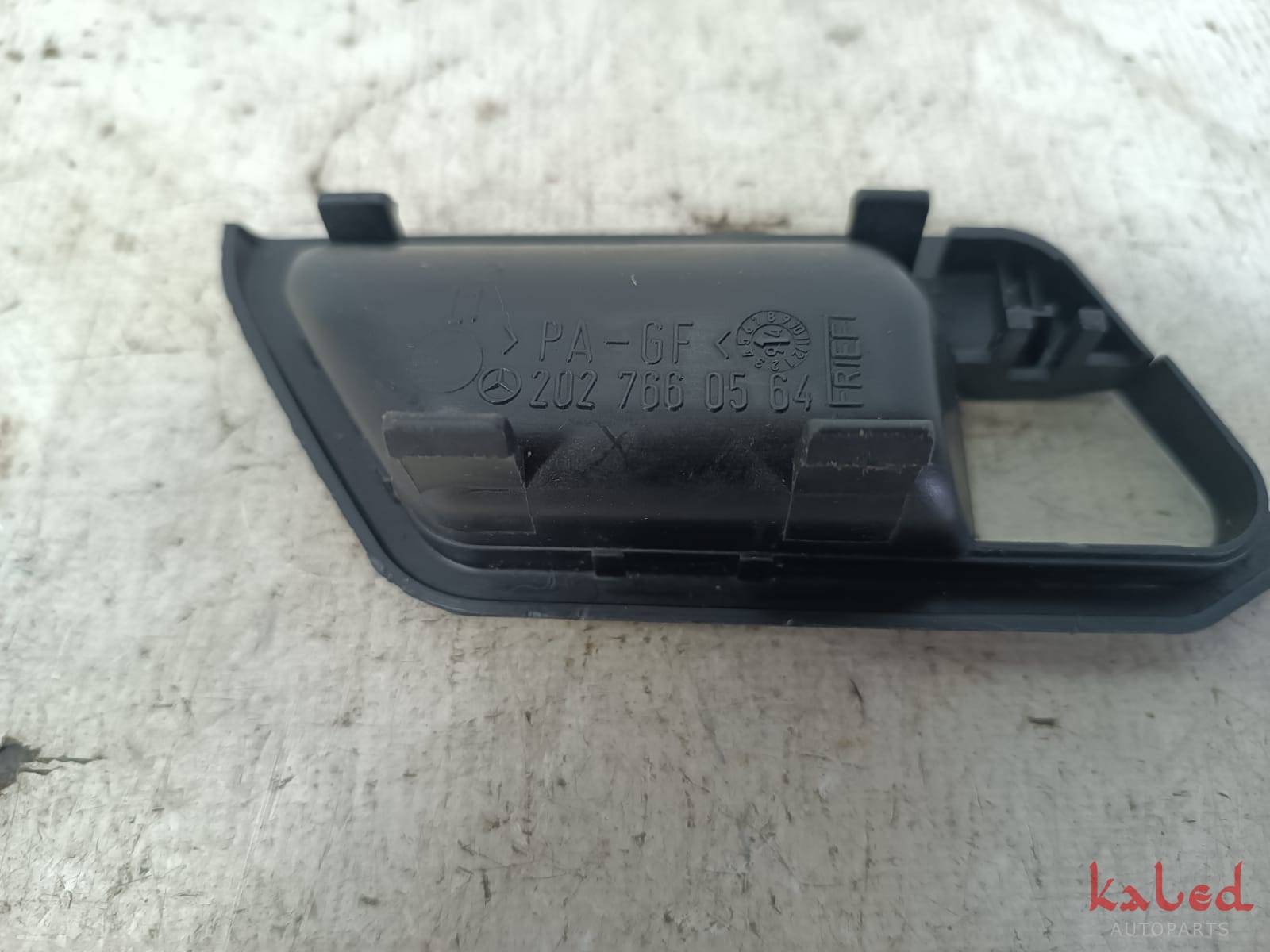 Moldura maçaneta interna lado esquerdo Mercedes C180 1995 - Kaled Auto ...
